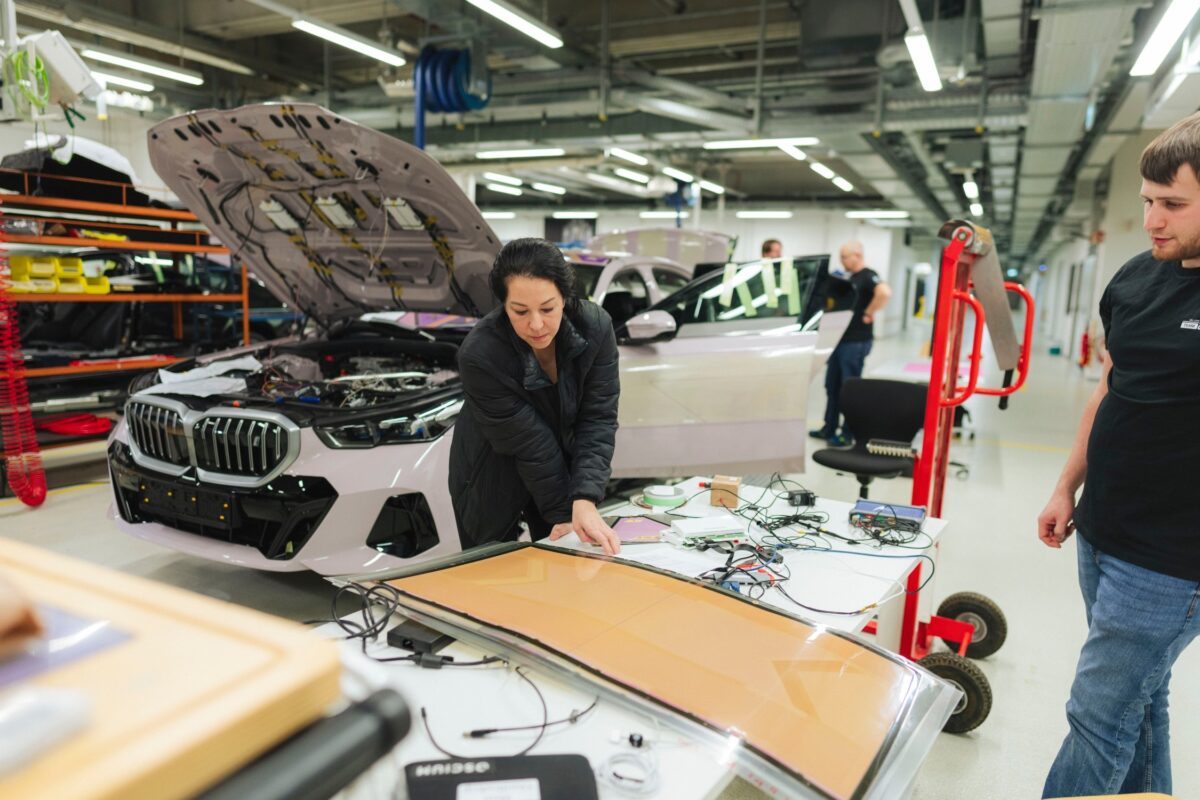 The BMW i5 Flow NOSTOKANA - BMW Art Cars